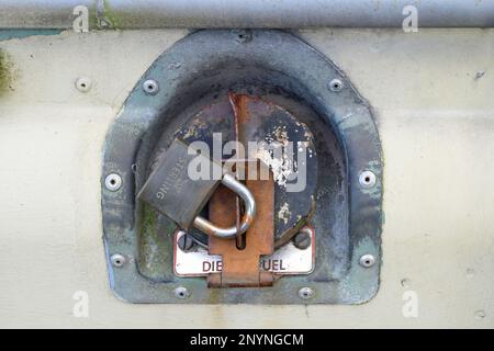 padlock on locking fuel cap on diesel engined landrover Stock Photo - Alamy
