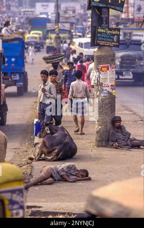 India, Calcutta or Kolkata, homeless and psychologically confused, sick ...
