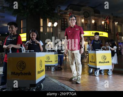 Kidzania General Manager, Leong Yue Weng with children in the kid-sized ...