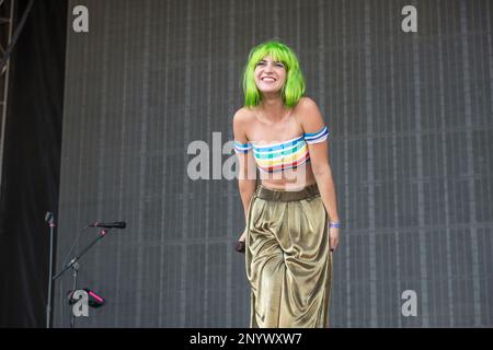 Liz Nistico of HOLYCHILD performs at the Austin City Limits Music ...