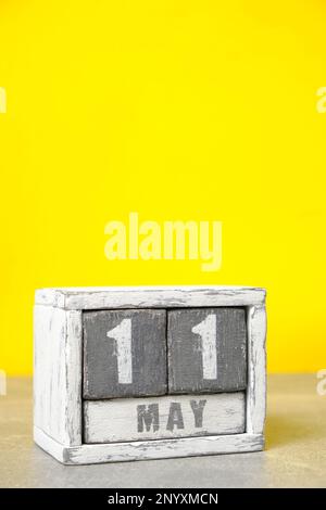 White cube calendar for May in Turkish decorated with daisy flowers ...
