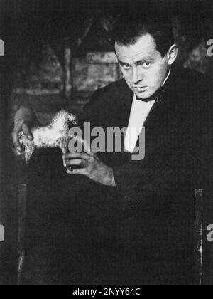 1914 : The expressionist austrian painter EGON SCHIELE ( Tulln 1890 ...