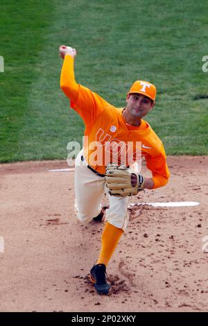Tennessee pitcher Garrett Stallings (27) throws to a Georgia batter ...