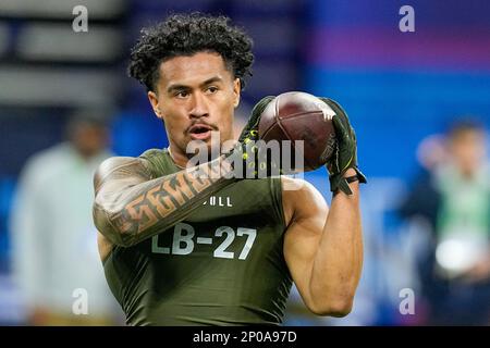 Oregon linebacker Noah Sewell runs a drill at the NFL football scouting ...