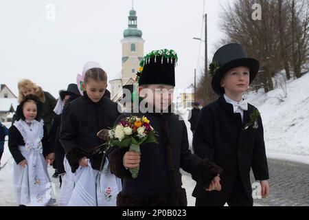 Children of the nursery 'Ostro' wear traditional Sorbian wedding ...