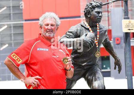 Brad Beetson, son of Arthur Beetson poses with his fathers statue and ...