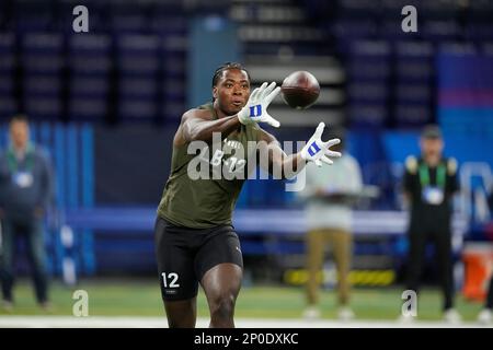 Duke linebacker Shaka Heyward runs a drill at the NFL football scouting ...
