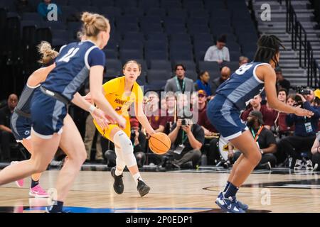 Minnesota guard Amaya Battle (3) dribbles down the court during the ...