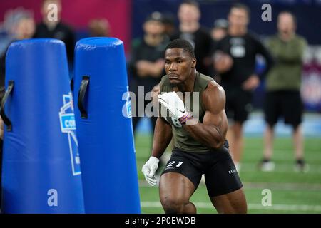Vanderbilt linebacker Anfernee Orji runs a drill at the NFL football ...