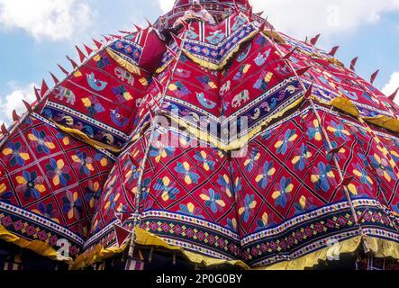 Chariot festival at Thiruvarur, Tamil Nadu, India. Biggest chariot in ...
