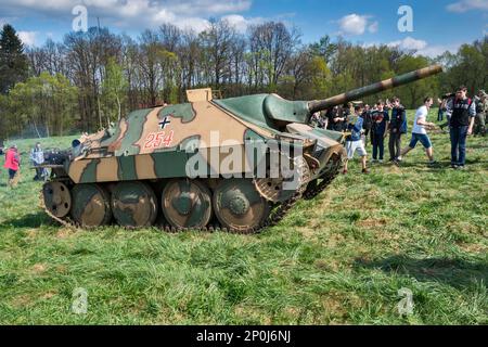 Spectators at Jagdpanzer 38 Hetzer, German light tank destroyer, after ...