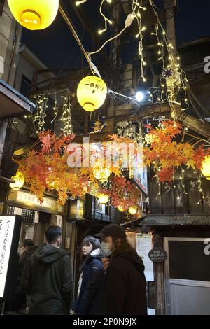 Small alleyway in Japan full of restaurants and people Stock Photo - Alamy