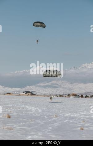 U.S. Army Paratroopers assigned to the 19th Special Forces Group ...