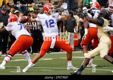 October 1, 2016: Florida Gators quarterback Austin Appleby (12) lunges ...