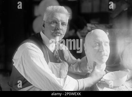 U.S.J. Dunbar with Death Mask of Admiral George Dewey, 1917 Stock Photo ...