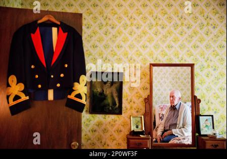 Frank Gleason, 96, a retired colonel with the Office of Strategic ...