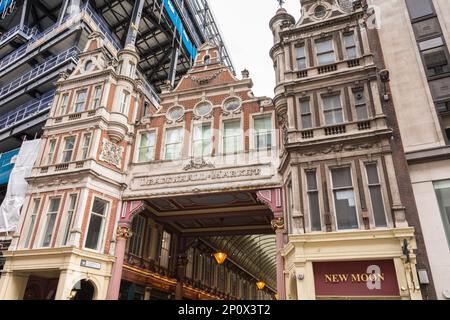 Entrance to Leadenhall Market with Brookfield Properties' One ...
