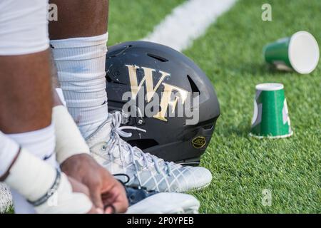 Sep 10, 2016: Wake Forest Demon Deacons running back Cade Carney (36 ...