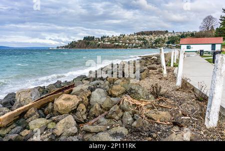 A shoreline view from Brown's Point Lighthouse Park in Washington State ...