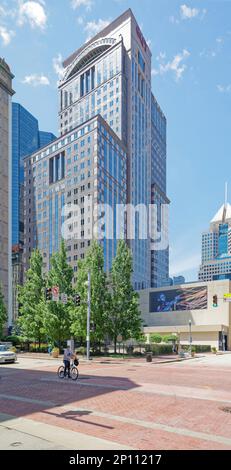 Pittsburgh Downtown: EQT Plaza has prominent vertical glass stripes on ...