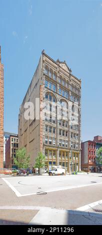 Pittsburgh Downtown: Ewart Building, built in 1891, is a fine example ...