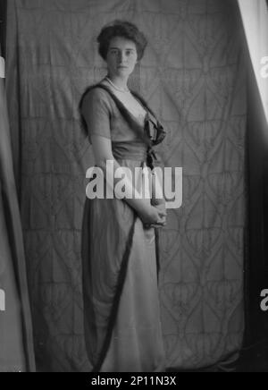 Hamilton, Helen, Miss, portrait photograph. Genthe photograph ...