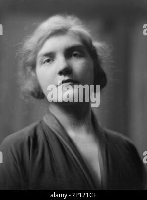 Kelly, Madeline, Miss, portrait photograph. Genthe photograph ...
