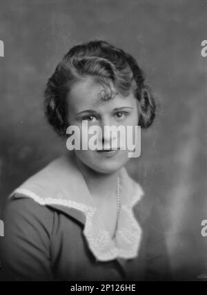 Locke, S., Miss, portrait photograph. Genthe photograph collection ...