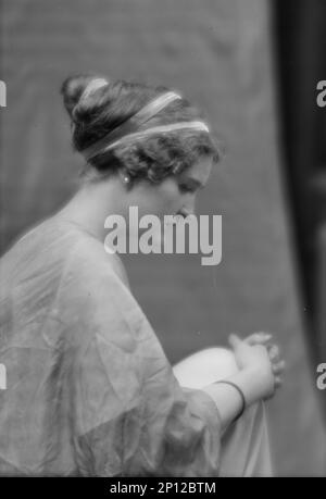 Montgomery, Margaret Phelps, Miss, portrait photograph, 1912 Sept. 27 ...