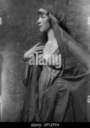 Osborn, Audrey, Miss, portrait photograph, between 1913 and 1942 Stock ...