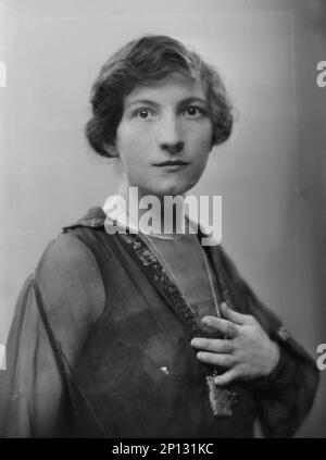 Varesi, Gilda, Miss, portrait photograph, between 1915 and 1920 Stock ...