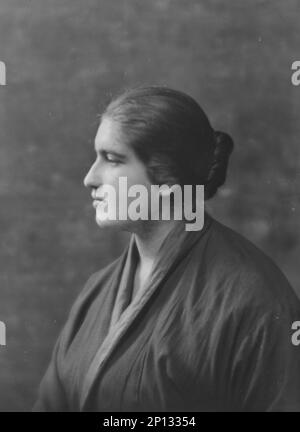 Wertheimer, M., Miss, portrait photograph, 1916 Stock Photo - Alamy