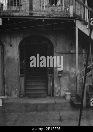 Courtyard, New Orleans, between 1920 and 1926 Stock Photo - Alamy