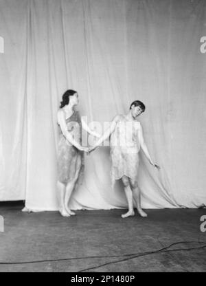 Elizabeth Duncan dancers and children, portrait photograph, 1932 Stock ...