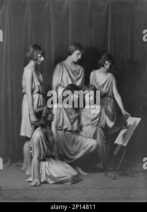 Elizabeth Duncan dancers and children, between 1916 and 1941 Stock ...