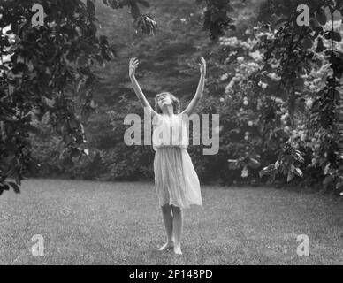 Elizabeth Duncan dancers and children, between 1916 and 1941 Stock ...
