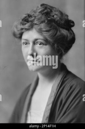 Loomis, Estelle, Miss (Mrs. Gelett Burgess), portrait photograph, 1914 ...