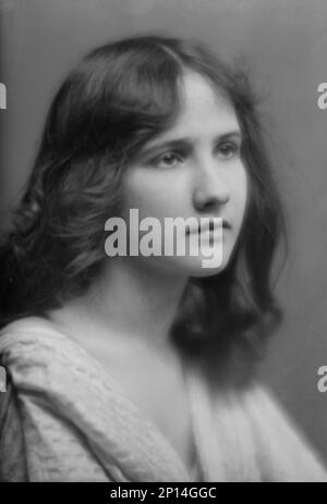 Portrait photograph of Isadora Duncan Stock Photo - Alamy