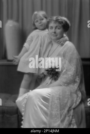 Cameron, Alexander, Jr., Mrs., baby of, portrait photograph, 1912 July ...