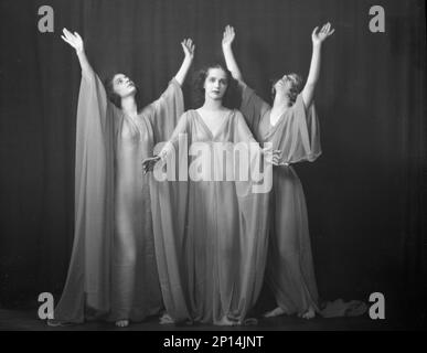 Isadora Duncan dancers, between 1915 and 1923 Stock Photo - Alamy