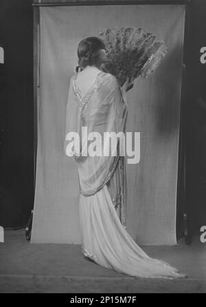 Miss Donner, portrait photograph, 1919 Mar. 6 Stock Photo - Alamy