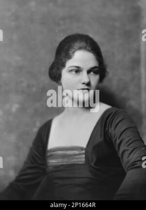 Miss Lydia Hoyt, portrait photograph, 1918 Feb. 6. American fashion ...