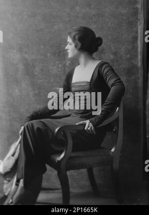 Miss Lydia Hoyt, portrait photograph, 1918 Feb. 6. American fashion ...