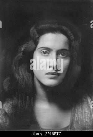 Miss Pearl Levison, portrait photograph, 1936 Stock Photo - Alamy