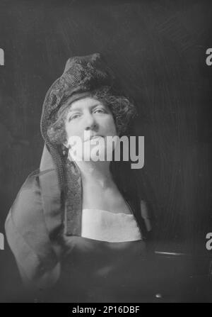 Miss Katherine Locke, portrait photograph, 1918 June 19 Stock Photo - Alamy