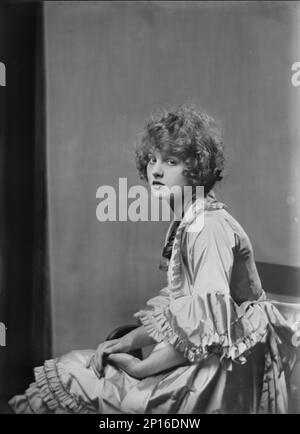Miss Kathleen Martyn, portrait photograph, 1919 Sept. 23 Stock Photo ...