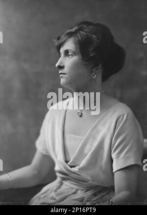Mrs. S. Reilly, portrait photograph, 1918 Mar. 4 Stock Photo - Alamy