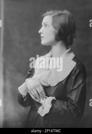 Mrs. Robbins Russell, portrait photograph, 1918 May 17 Stock Photo - Alamy