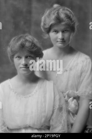 Ward, Dorothy, Miss, and Jane Ward, portrait photograph, 1914 June 11 ...
