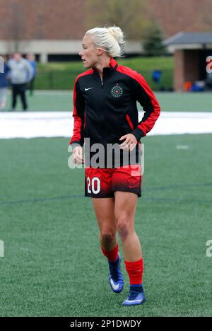 01 May 2016: Portland Thorns FC midfielder Lindsey Horan (7) gets the ...